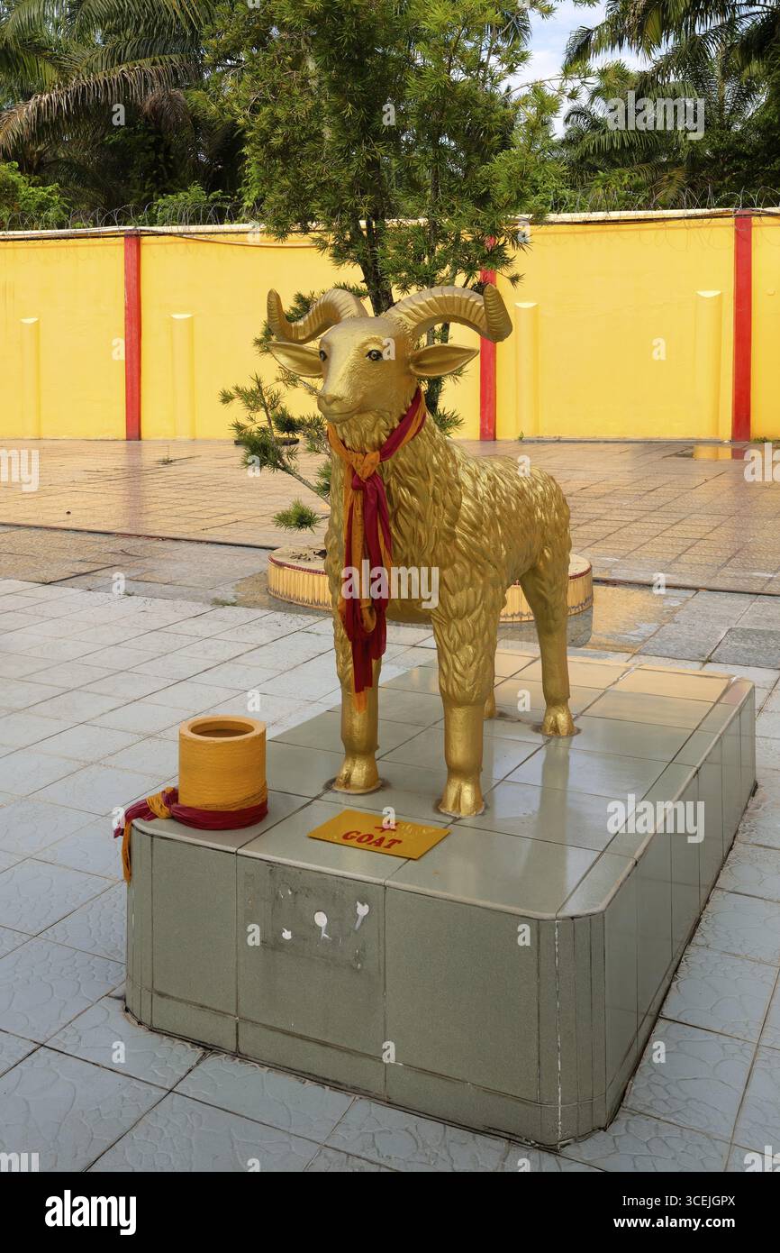 Goat statue, Chinese zodiac animal, Seen Hock Yeen, Well-known ...