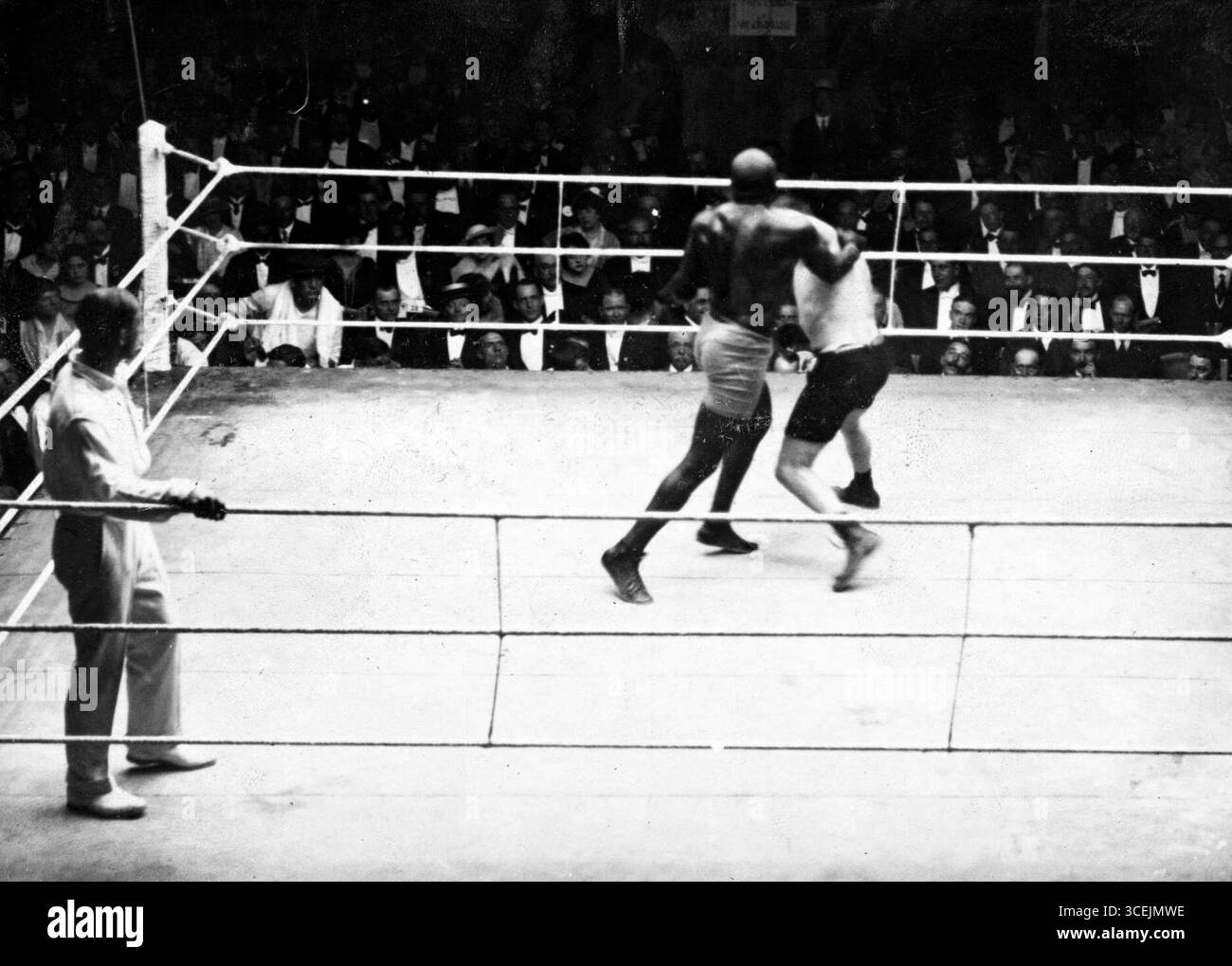 Frank Moran vs Jack Johnson, boxing match, June 1914 Stock Photo - Alamy