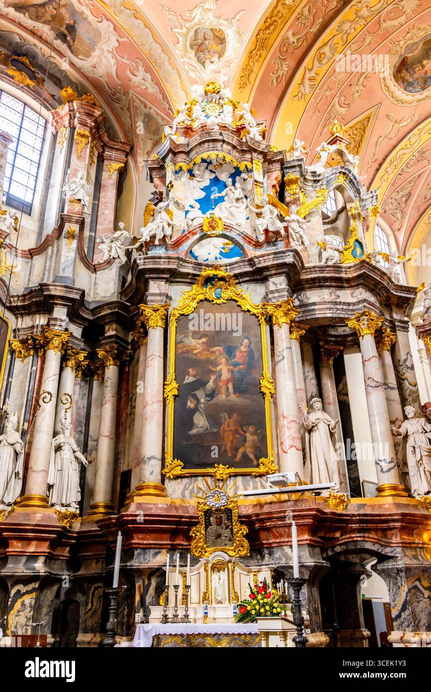 Interior of the Dominican Church of the Holy Spirit, Vilnius, Lithuania ...