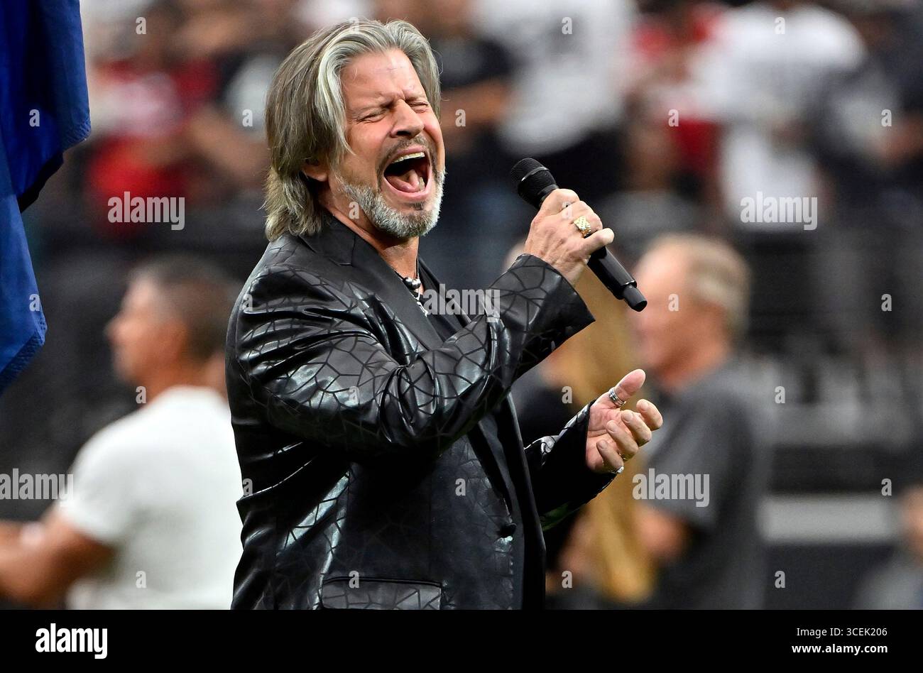 Bucky Heard of The Righteous Brothers performs the national anthem ...
