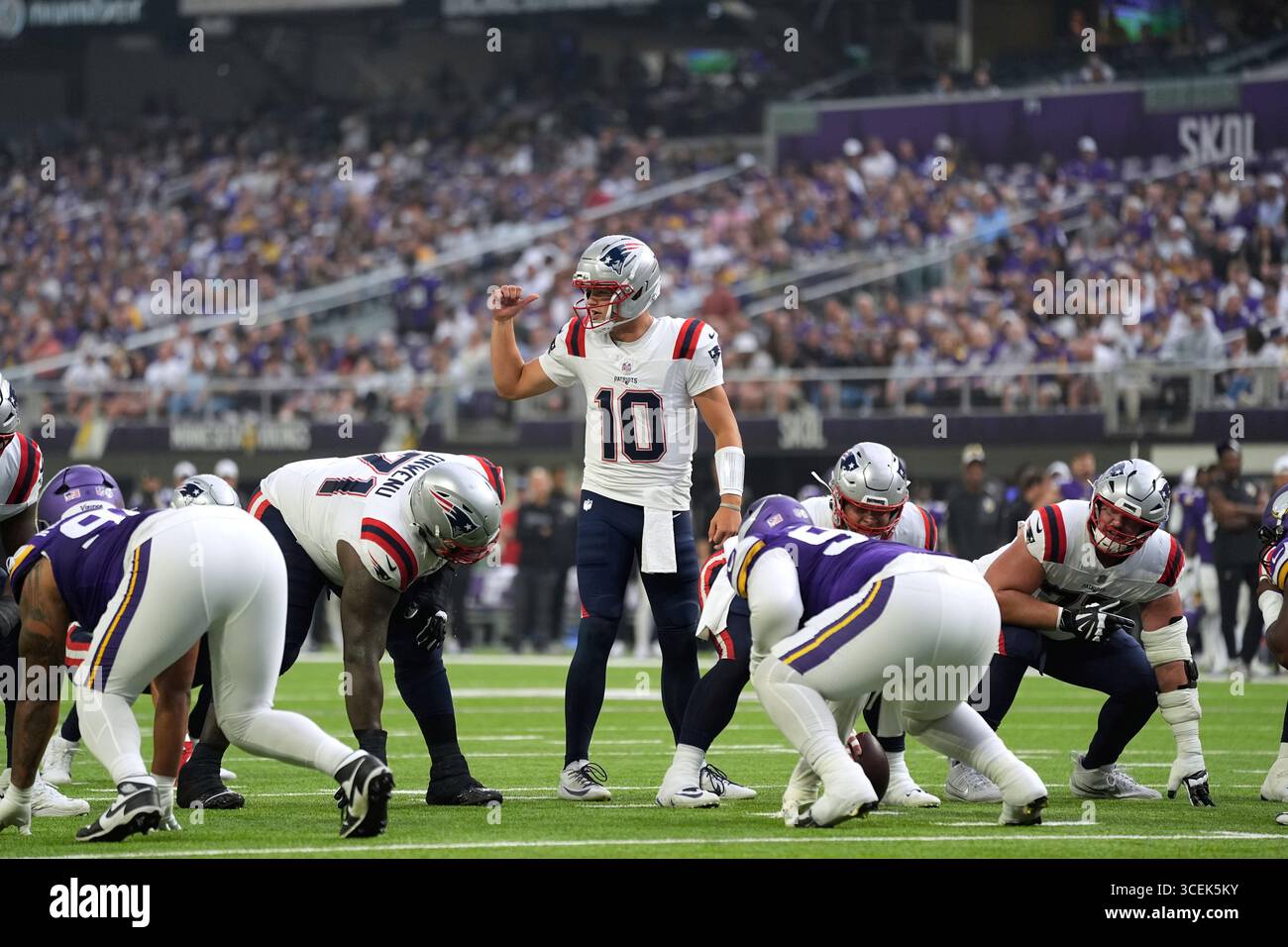 New England Patriots quarterback Drake Maye (10) calls out plays during ...