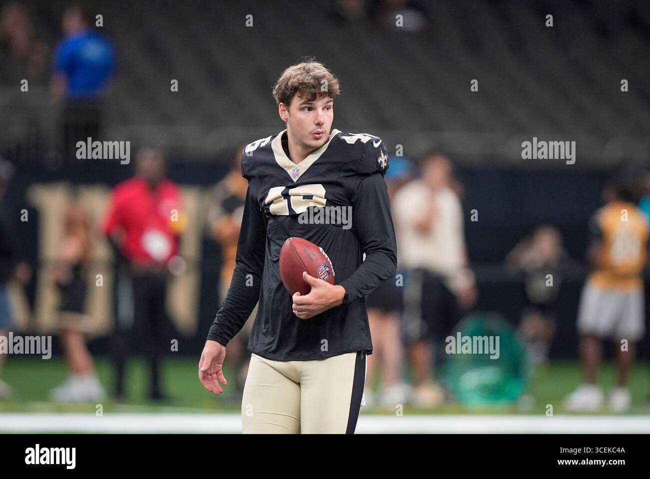 New Orleans Saints place kicker Charlie Smyth (39) warms up before an ...