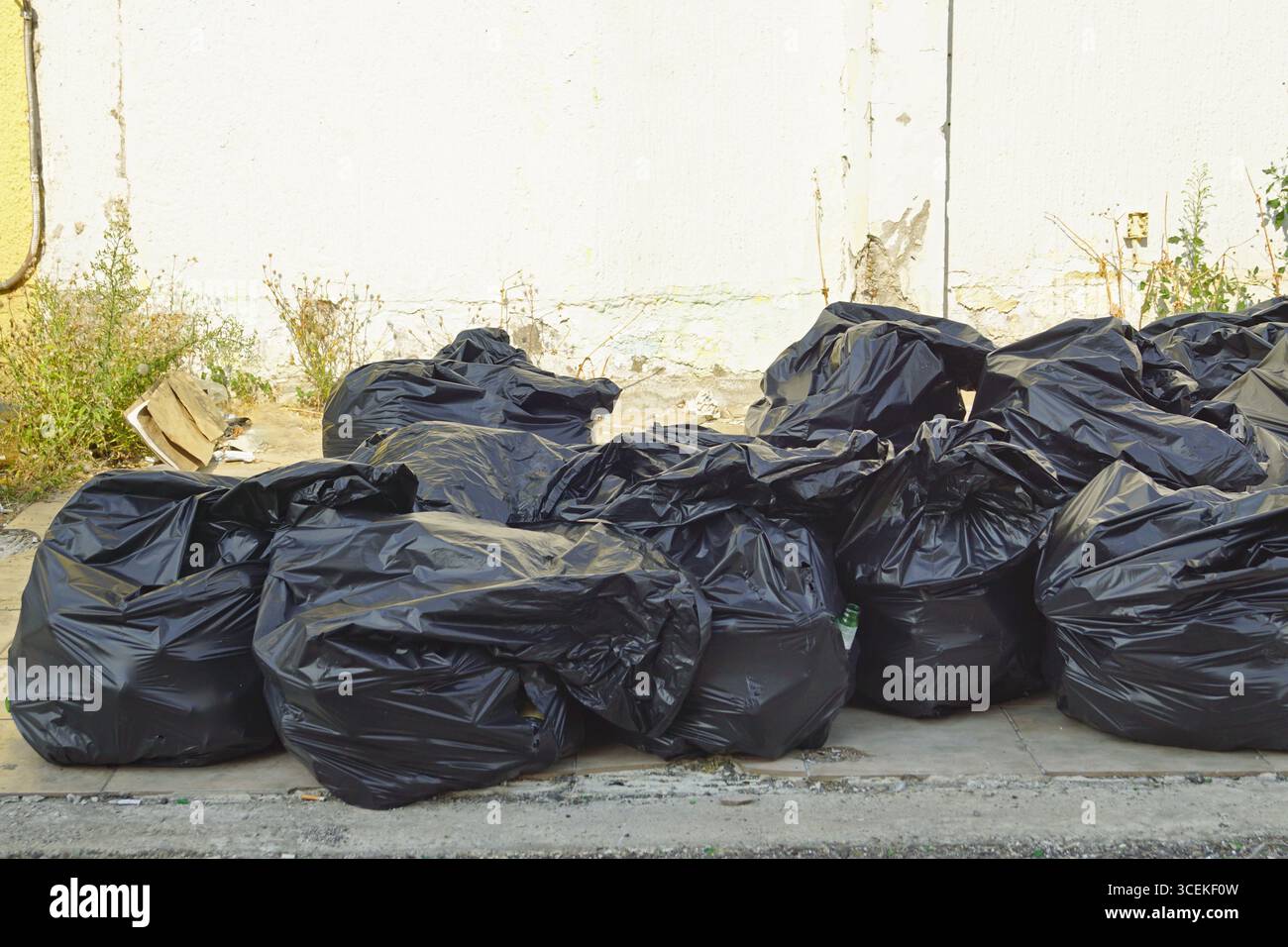 Plastic waste overflow pollution crisis hi-res stock photography and ...