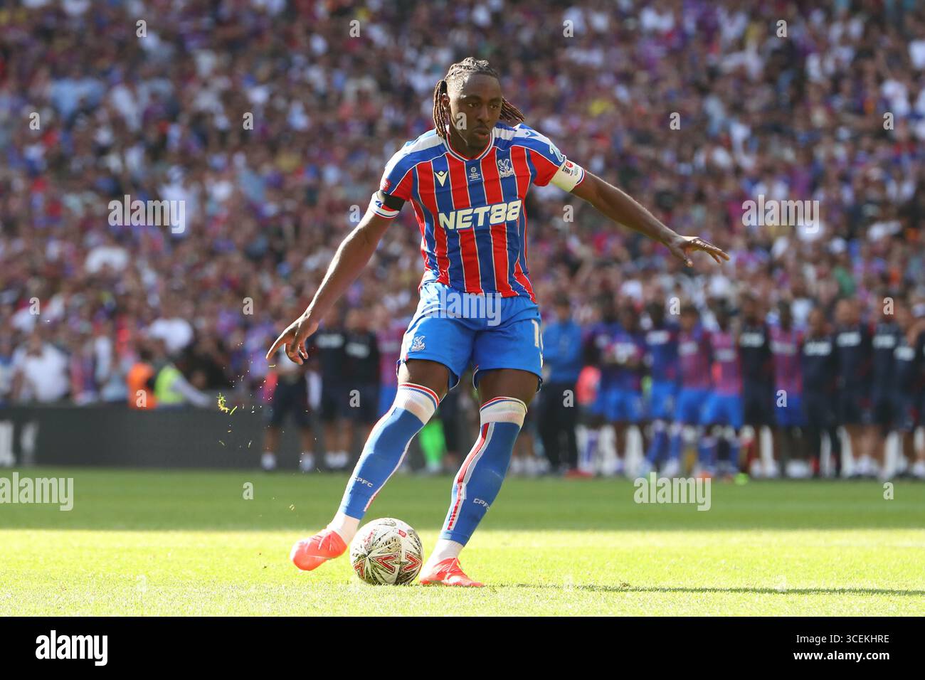 Eberechi Eze of Crystal Palace misses his penalty kick during the ...