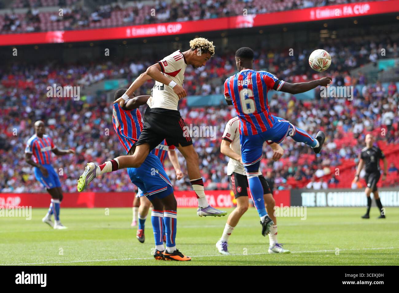 Hugo Ekitike of Liverpool header attempt on goal during the Crystal ...