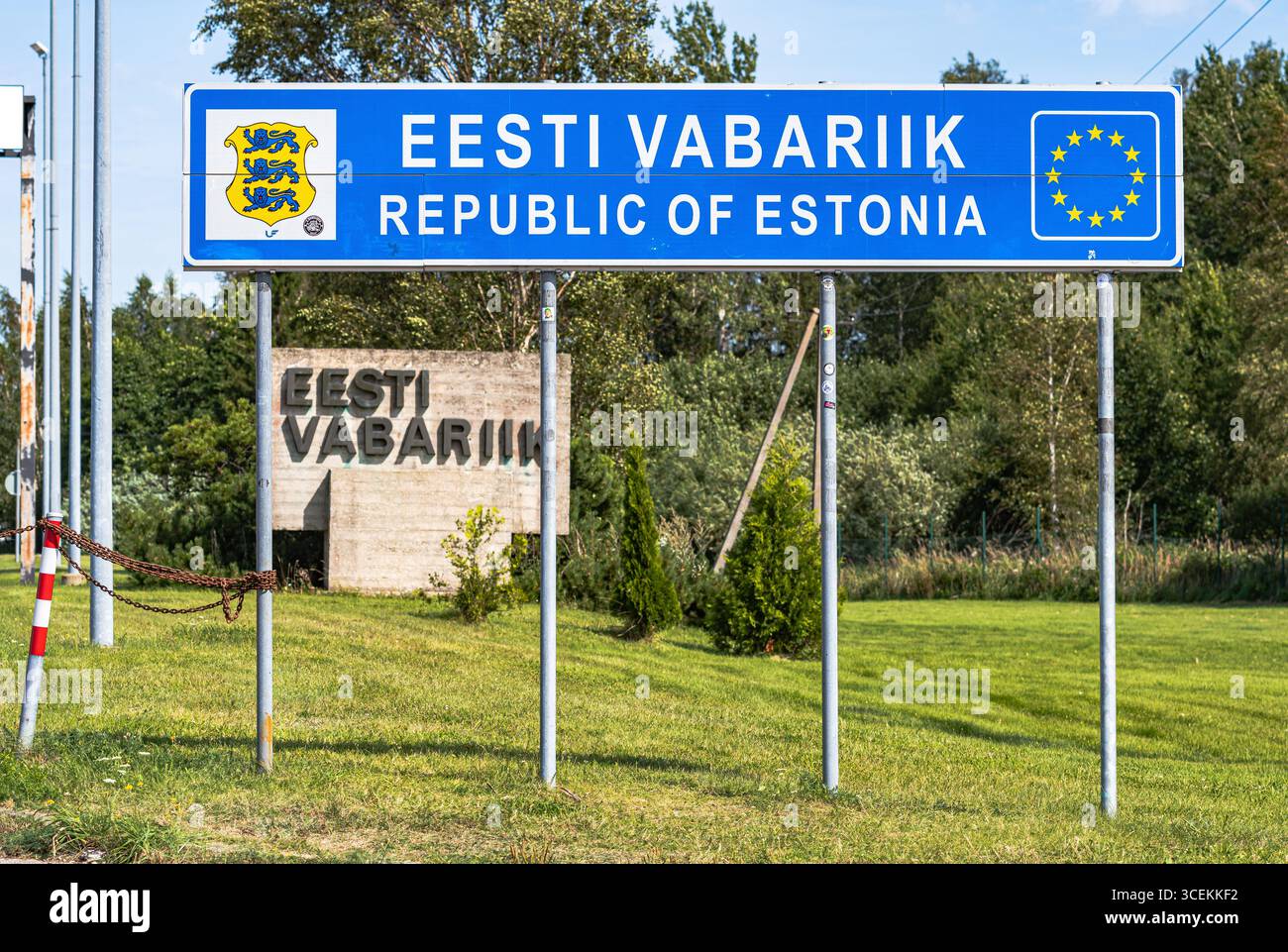 Roadside border sign marking the entrance to the Republic of Estonia ...