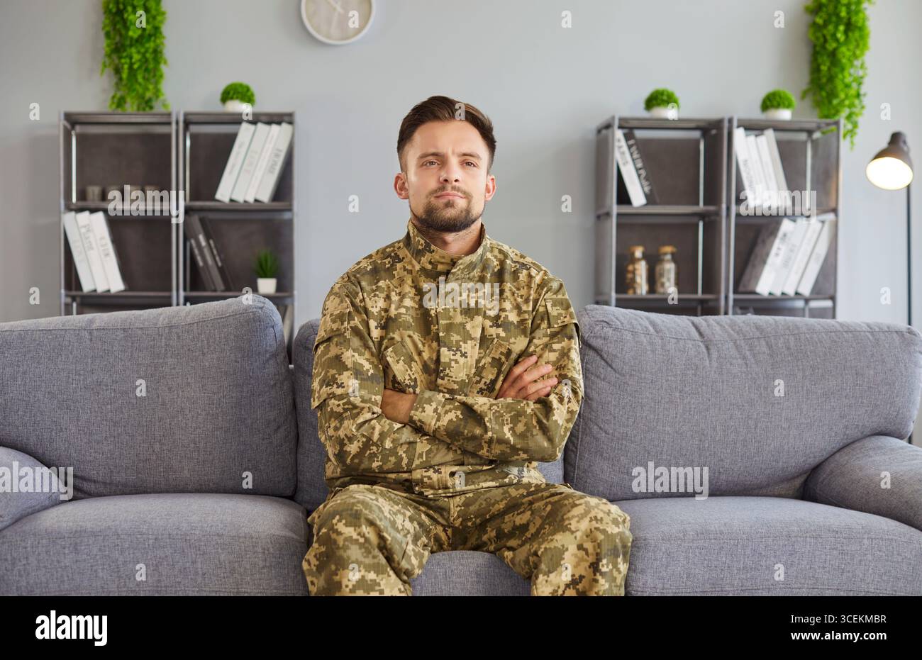 Military personnel in uniform hi-res stock photography and images - Alamy