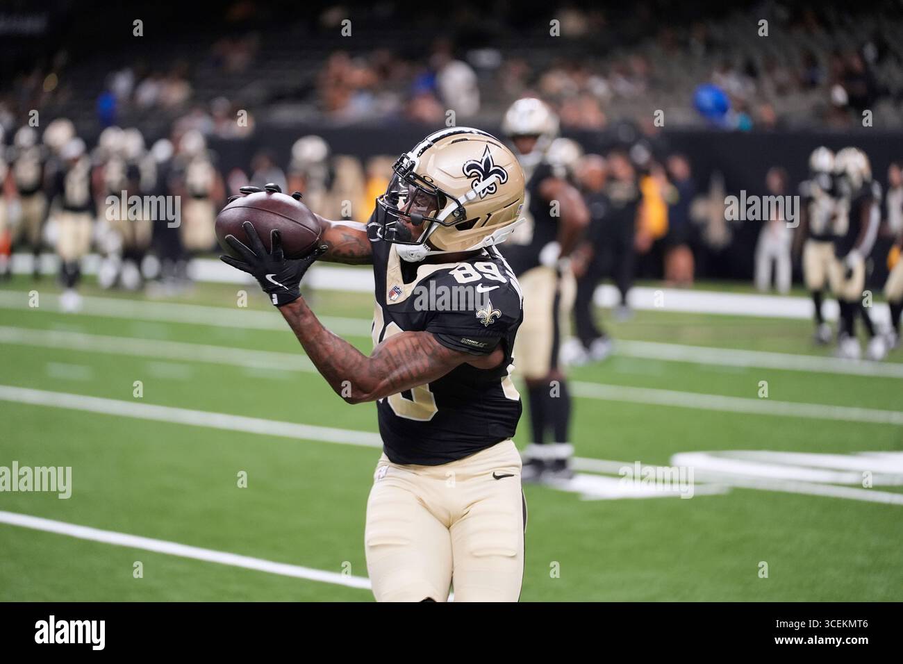 New Orleans Saints wide receiver Roderick Daniels Jr. (89) warms up ...