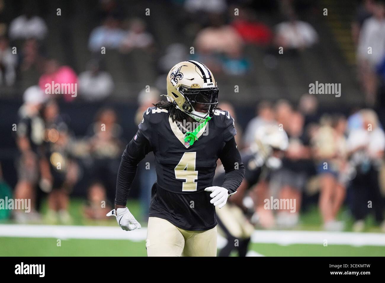 New Orleans Saints cornerback Kool-Aid McKinstry (4) warms up before an ...