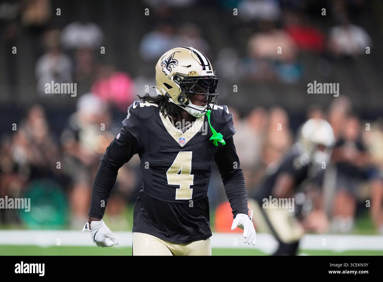 New Orleans Saints cornerback Kool-Aid McKinstry (4) warms up before an ...
