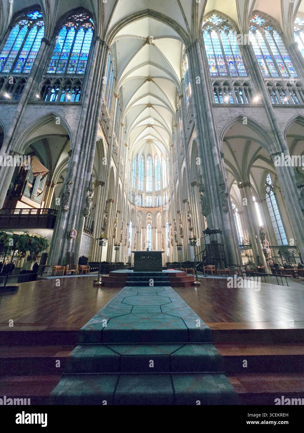 Cologne cathedral interior hi-res stock photography and images - Alamy