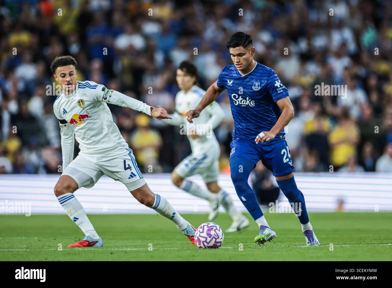Carlos Alcaraz of Everton breaks with the ball tracked by Ethan Ampadu ...