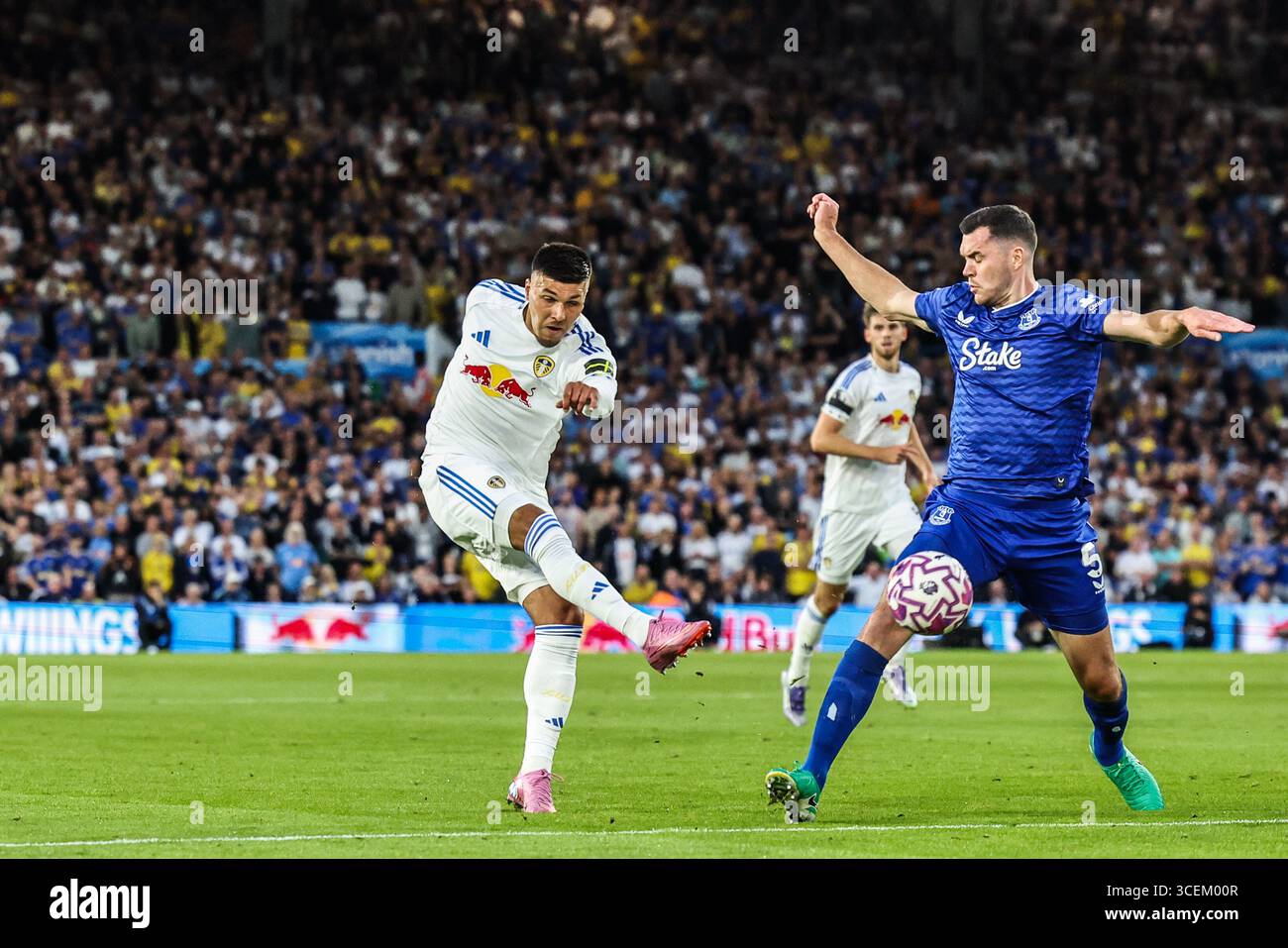 Joël Piroe of Leeds United takes a shot on goal during the Premier ...