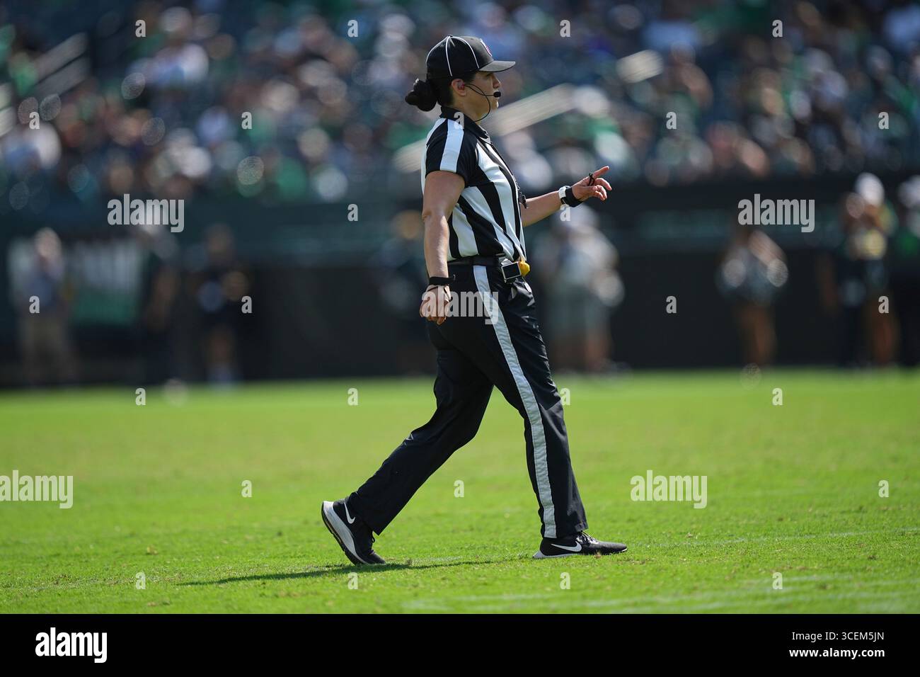 Field judge Karina Tovar (91),in action during an NFL preseason ...