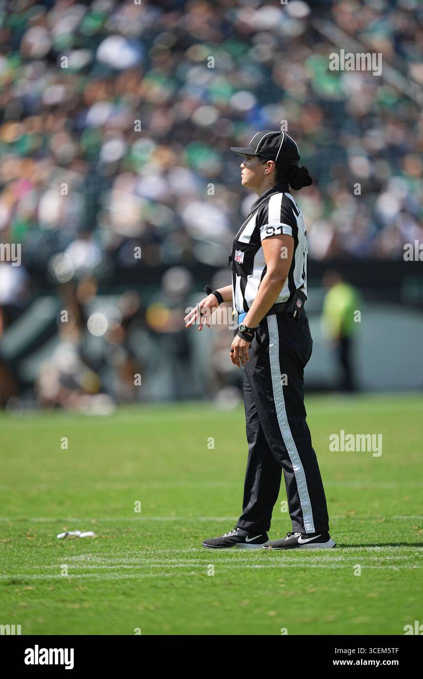 Field judge Karina Tovar (91),in action during an NFL preseason ...