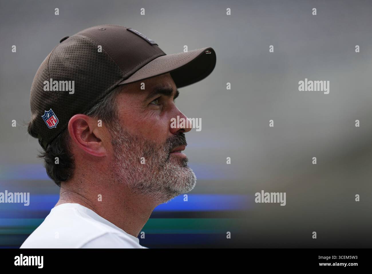 Cleveland Browns head coach Kevin Stefanski in actionbefore an NFL ...