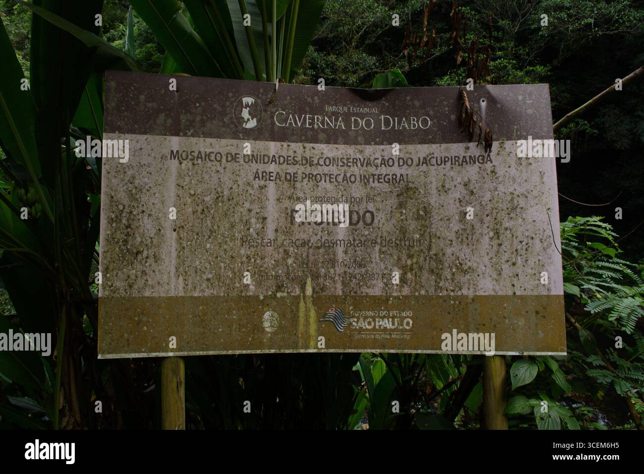 Caverna do Diabo State Park, famous limestone cave with impressive rock ...
