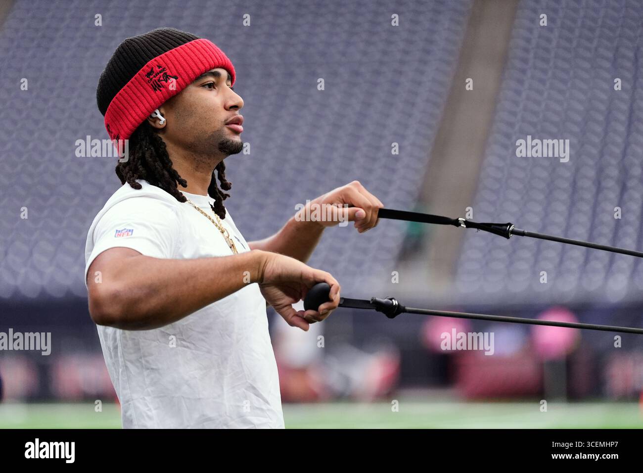 Houston Texans quarterback C.J. Stroud (7) warms up before during an ...