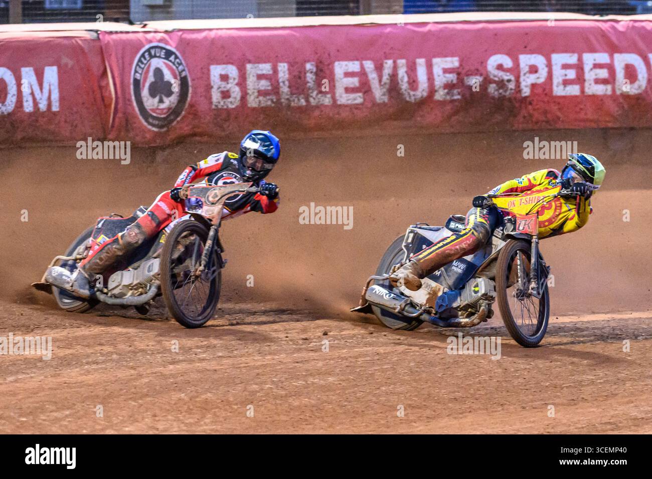 Zach Cook of Belle Vue Aces in Blue rides outside Tobias Musielak of ...