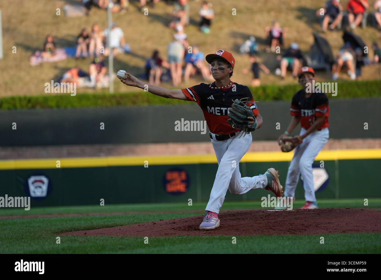 Fairfield, Conn.'s Luca Pellegrini pitches against Sioux Falls, S.D ...