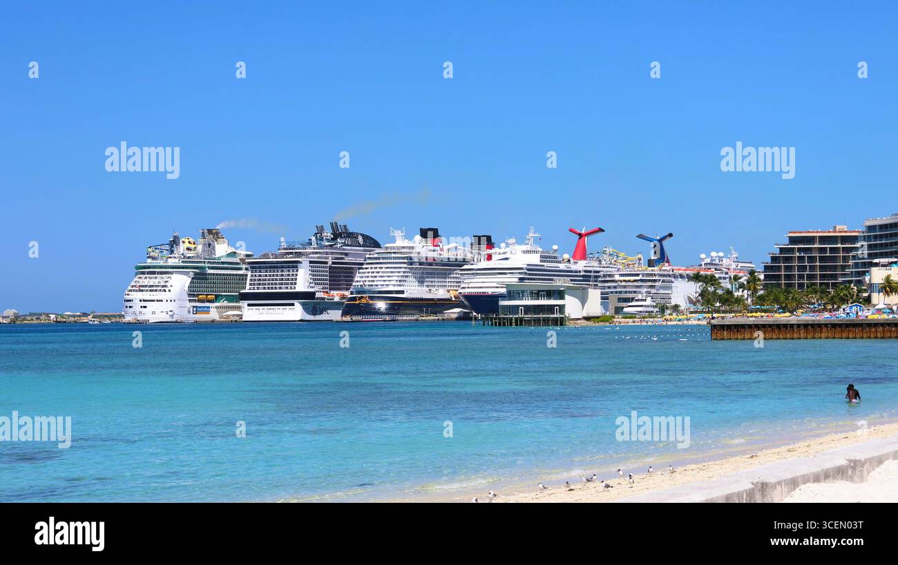 Cruise port nassau bahamas hi-res stock photography and images - Alamy