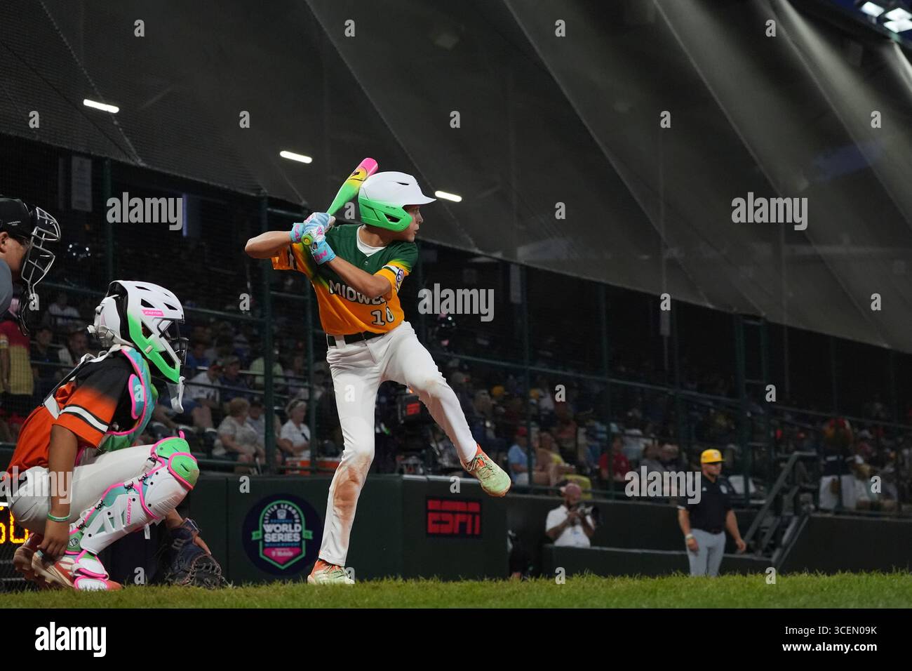 Sioux Falls, S.D.'s Kenson Henderson takes an at-bat against Fairfield, Conn., during the fifth ...