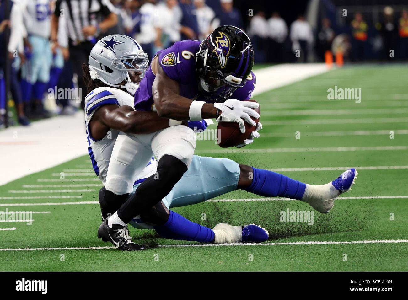 Baltimore Ravens wide receiver Anthony Miller (6) catches pass against ...