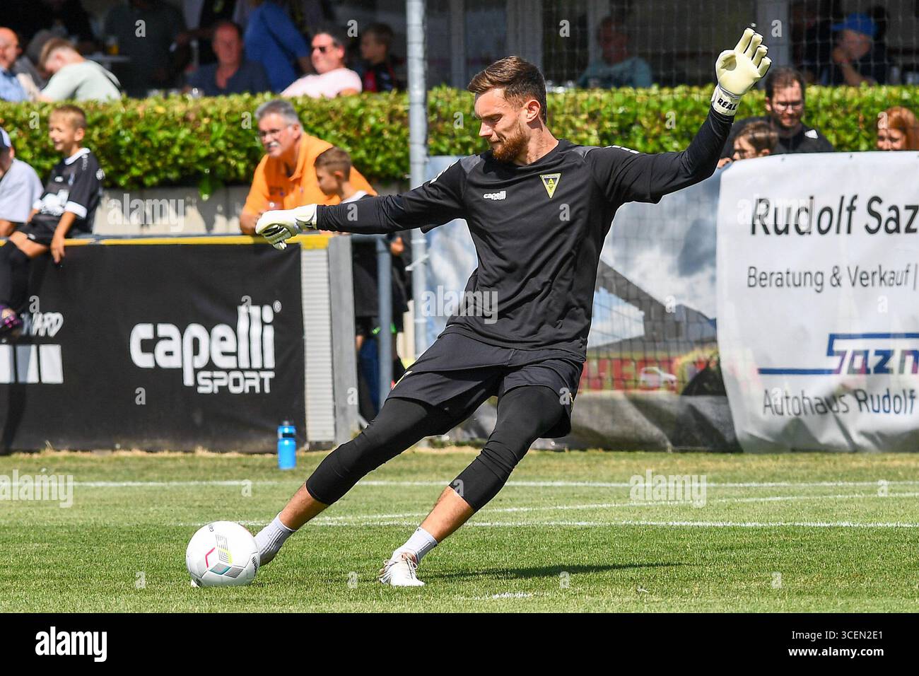 Tom Hendriks (Torwart Alemannia Aachen, 22) beim Aufwärmen, Aktion, Action, Spielszene, 17.08. ...