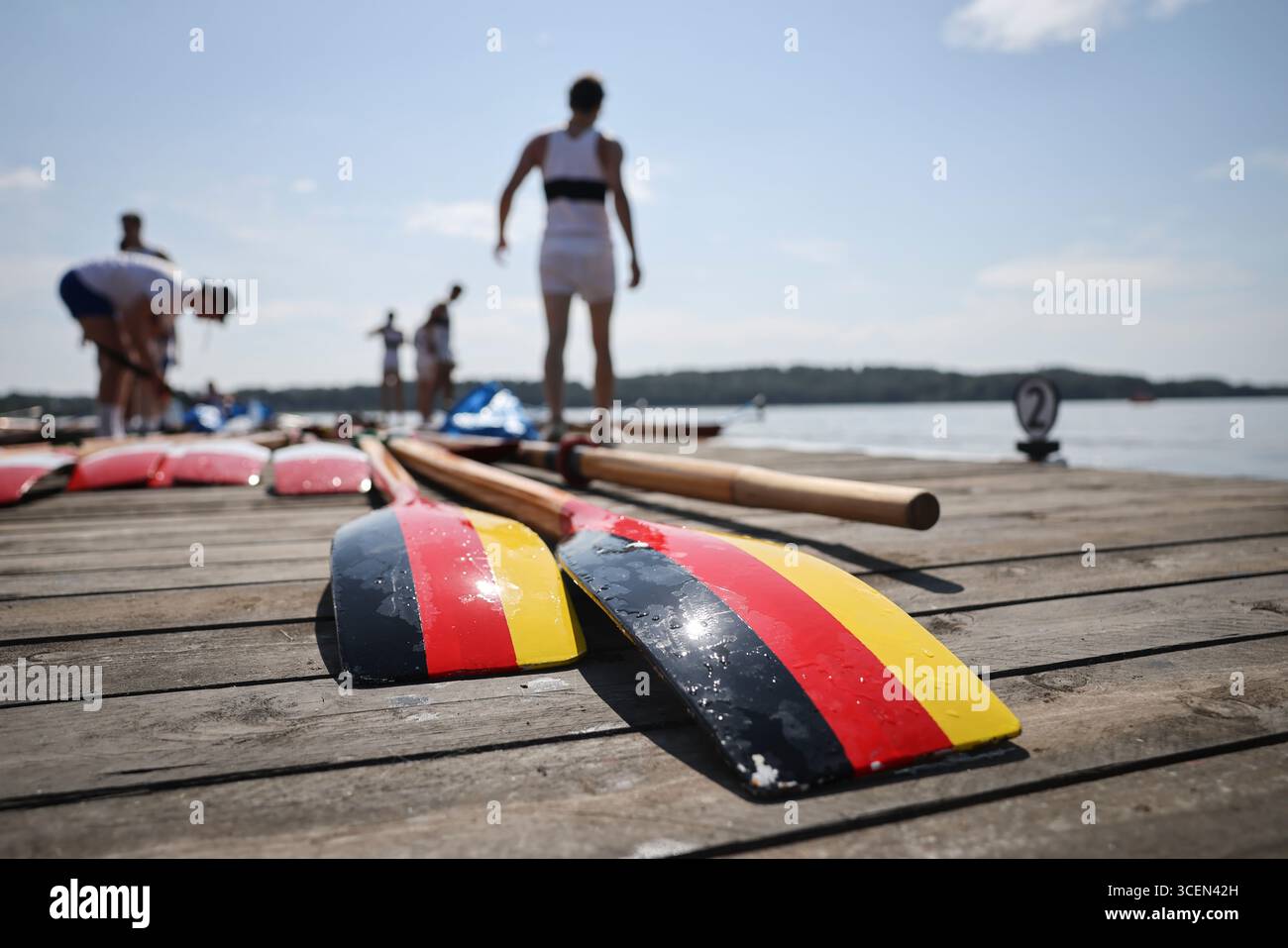 Ratzeburg, Germany. 12th Aug, 2025. Actors and professional rowers ...