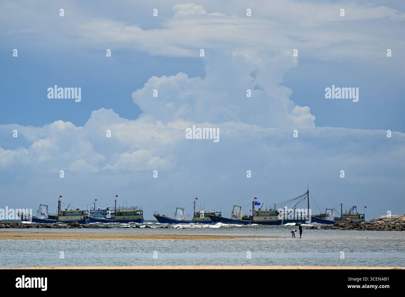 2025 south china sea summer fishing ban period ends hi-res stock ...