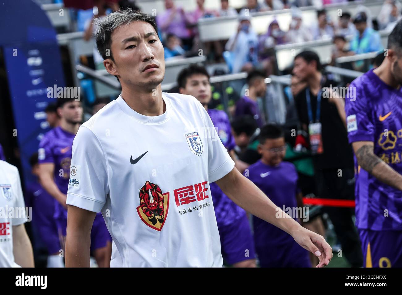 Tianjin Jinmen Tiger Football Club defeated Dalian Yingbo Football Club ...