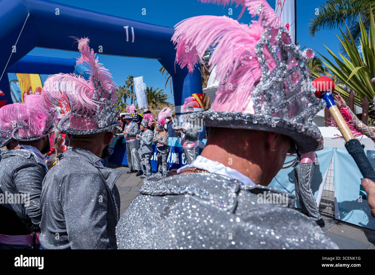 Group people wearing pink hi-res stock photography and images - Alamy