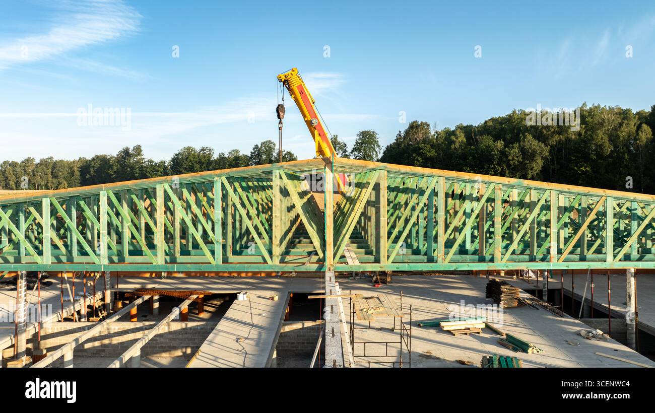 Roof trusses installation hi-res stock photography and images - Alamy