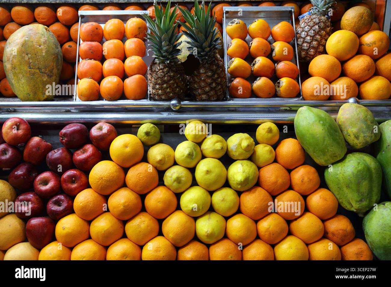 Juice stand at Jamaa El-Fnaa market in Marrakech, Morocco. Stacked ...