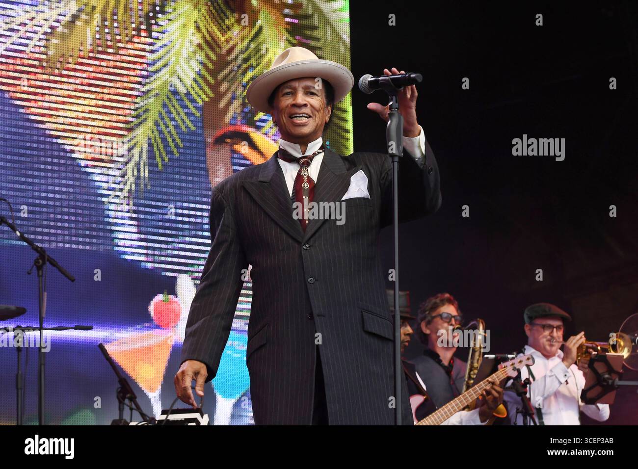 HENLEY-ON-THAMES, ENGLAND - AUGUST 16: August Darnell of ‘Kid Creole ...