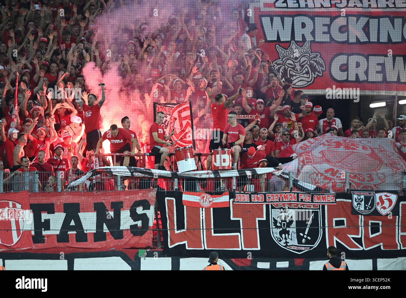 Essen fans, Rot-Weiss Essen, RWE, pyrotechnics, pyro, fireworks ...