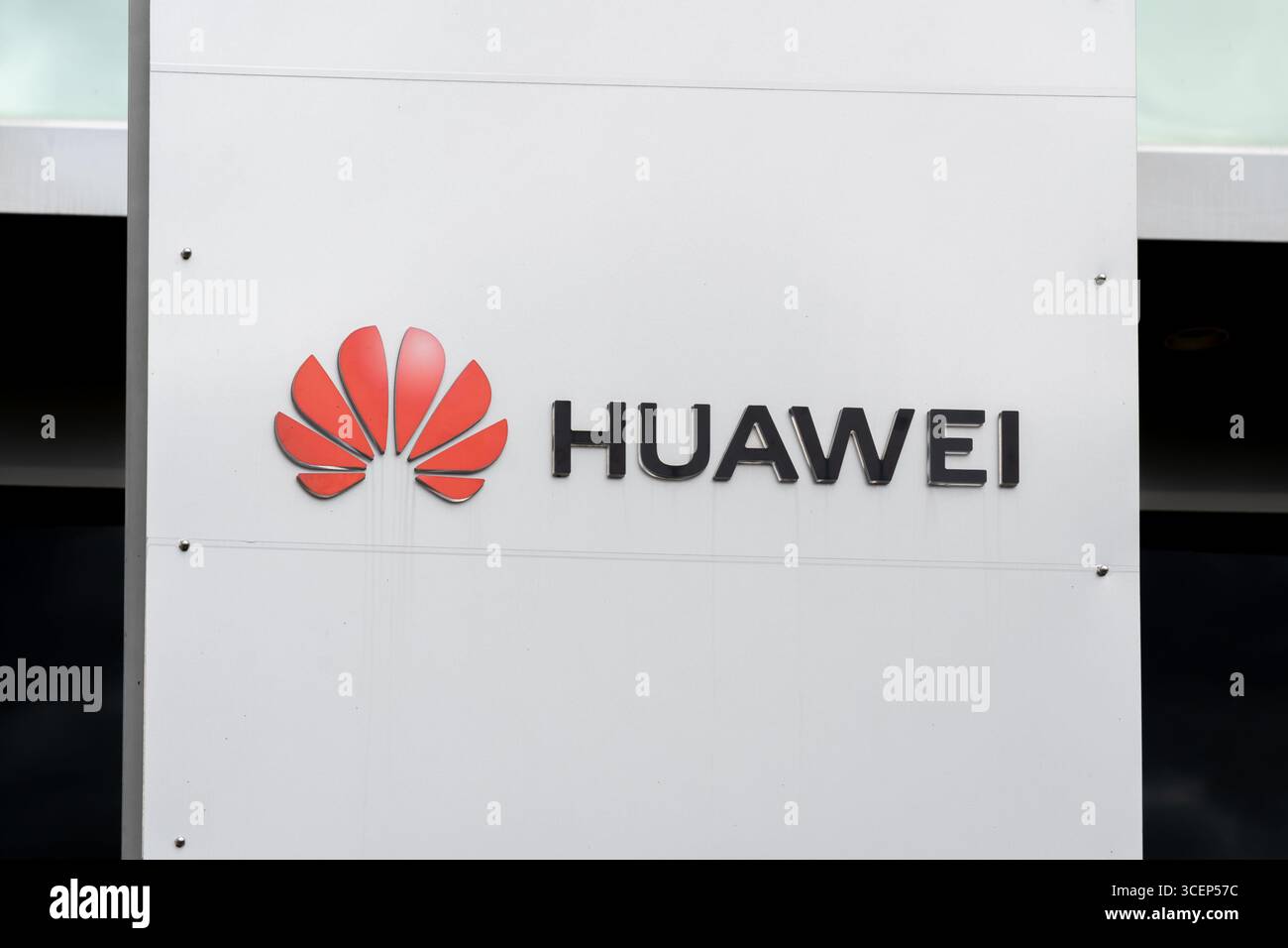 Huawei sign on building hi-res stock photography and images - Alamy