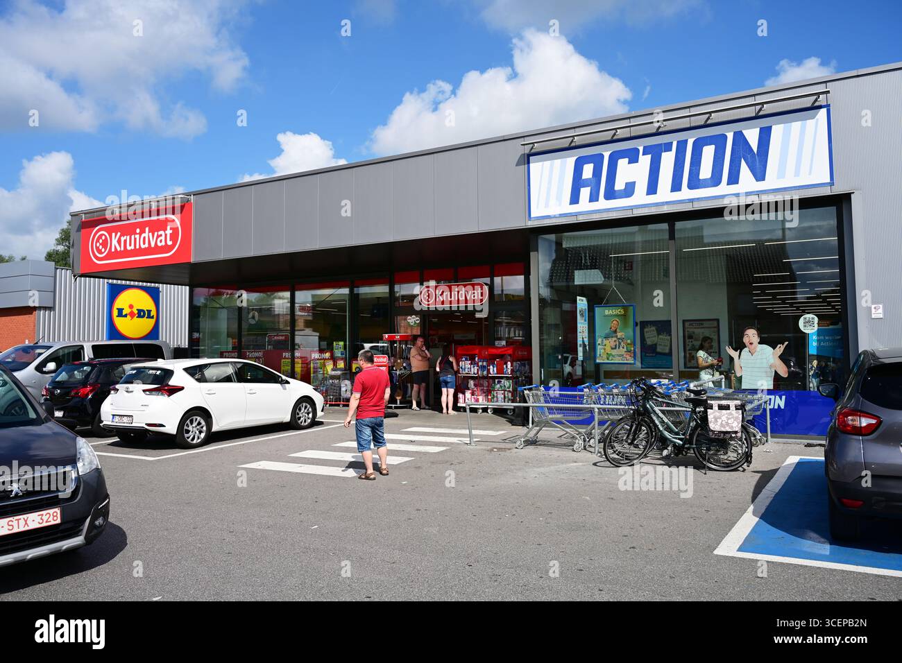 Lidl low cost store hi-res stock photography and images - Alamy