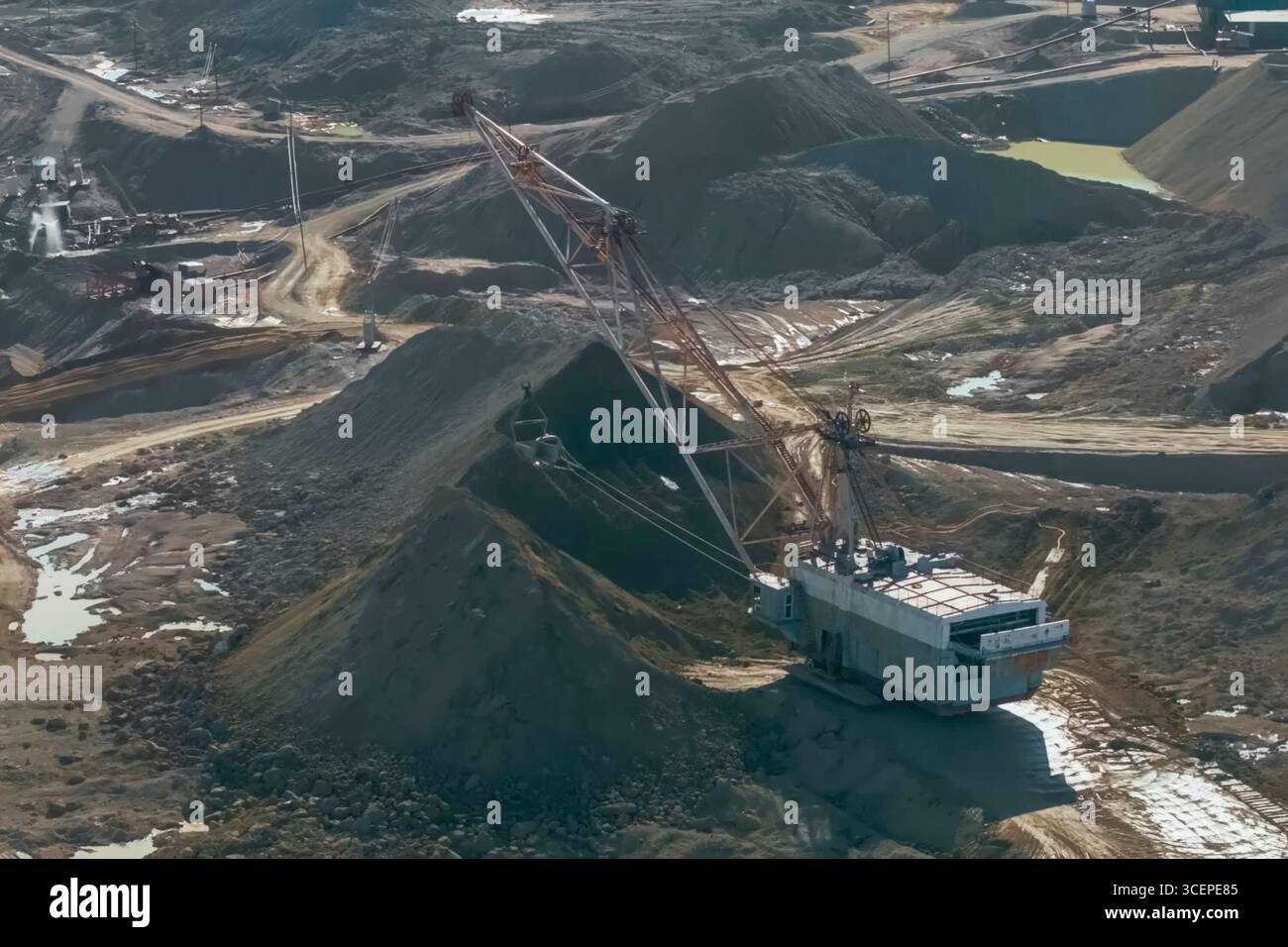 Walking dragline at work in a gold mine Stock Photo - Alamy