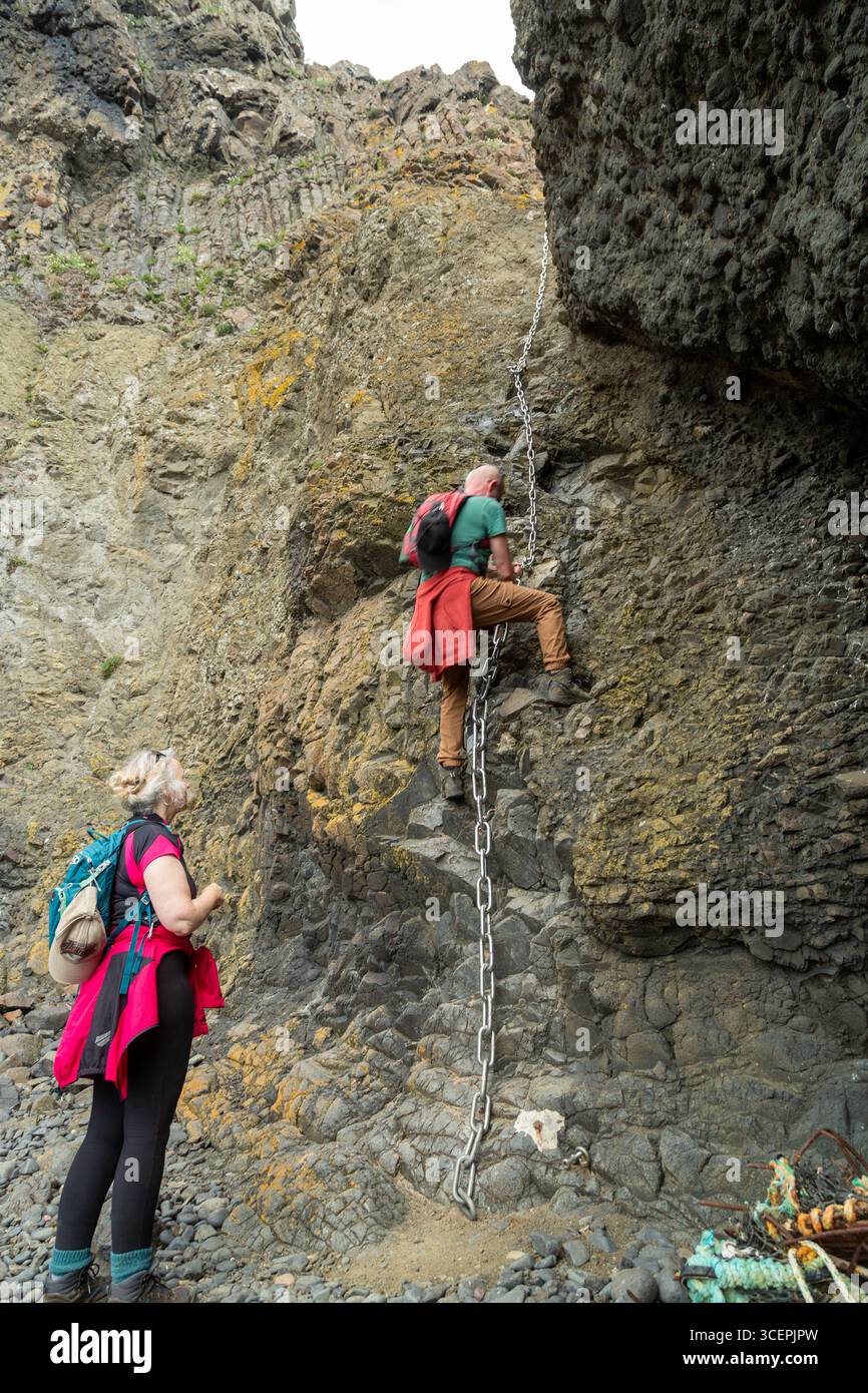Walkers tackling the Chain Walk Elie, Fife, Scotland Stock Photo - Alamy
