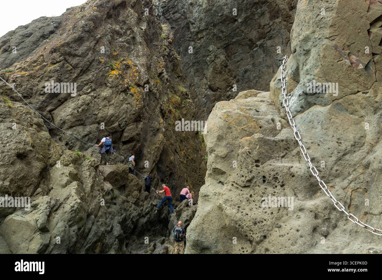 Walkers tackling the Chain Walk Elie, Fife, Scotland Stock Photo - Alamy