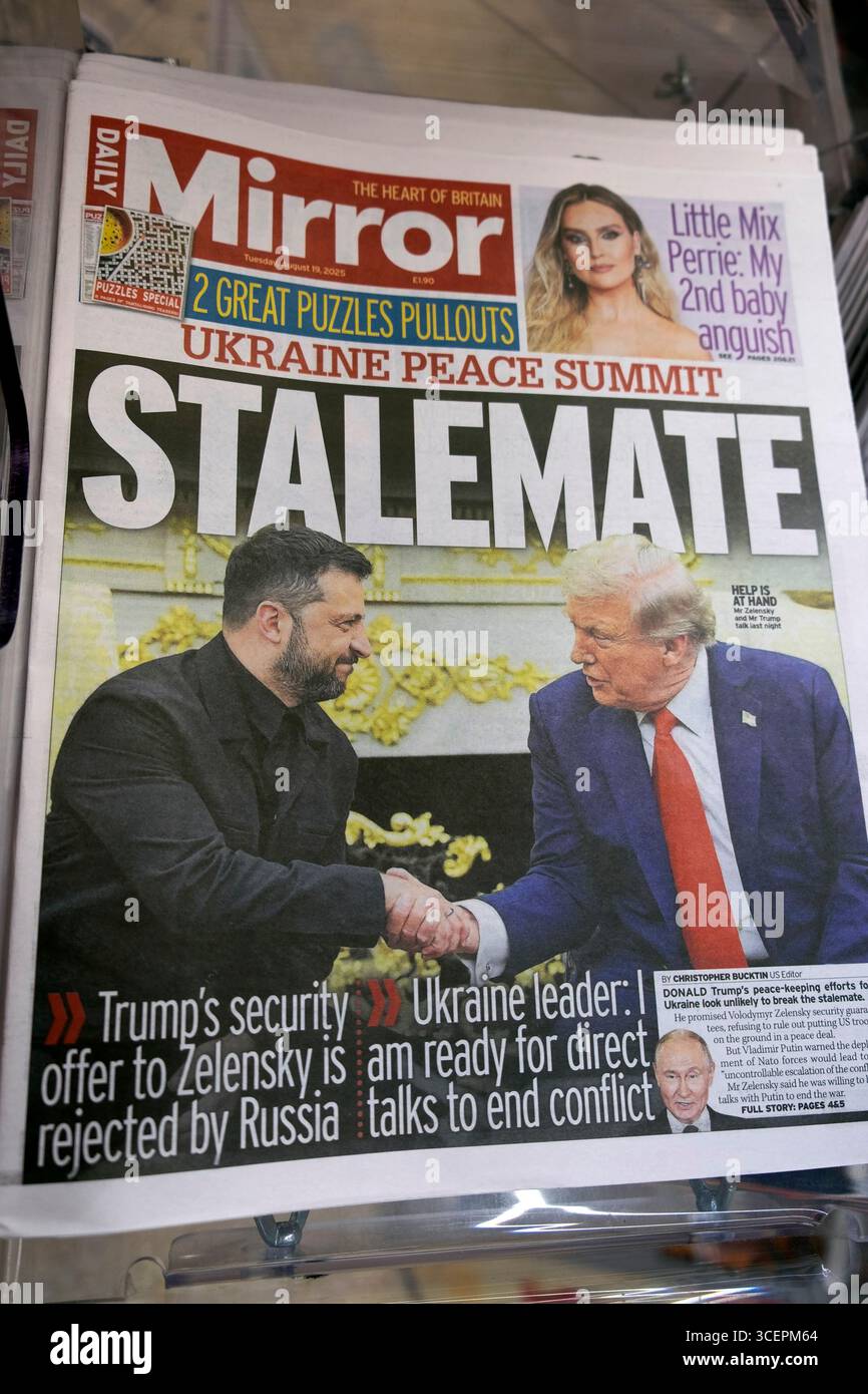 Daily mirror newspaper 2025 hi-res stock photography and images - Alamy
