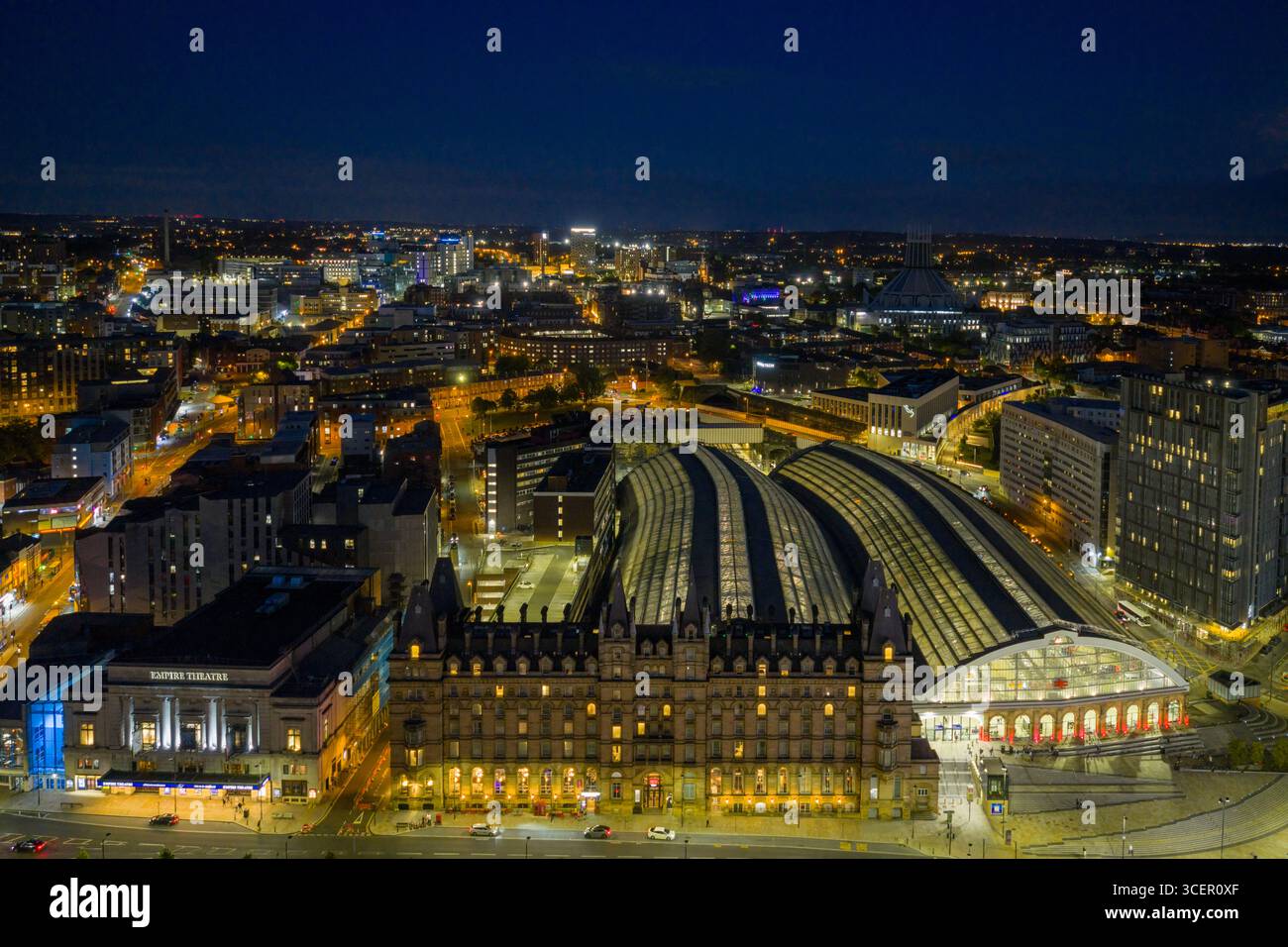 Night view lime street hi-res stock photography and images - Alamy