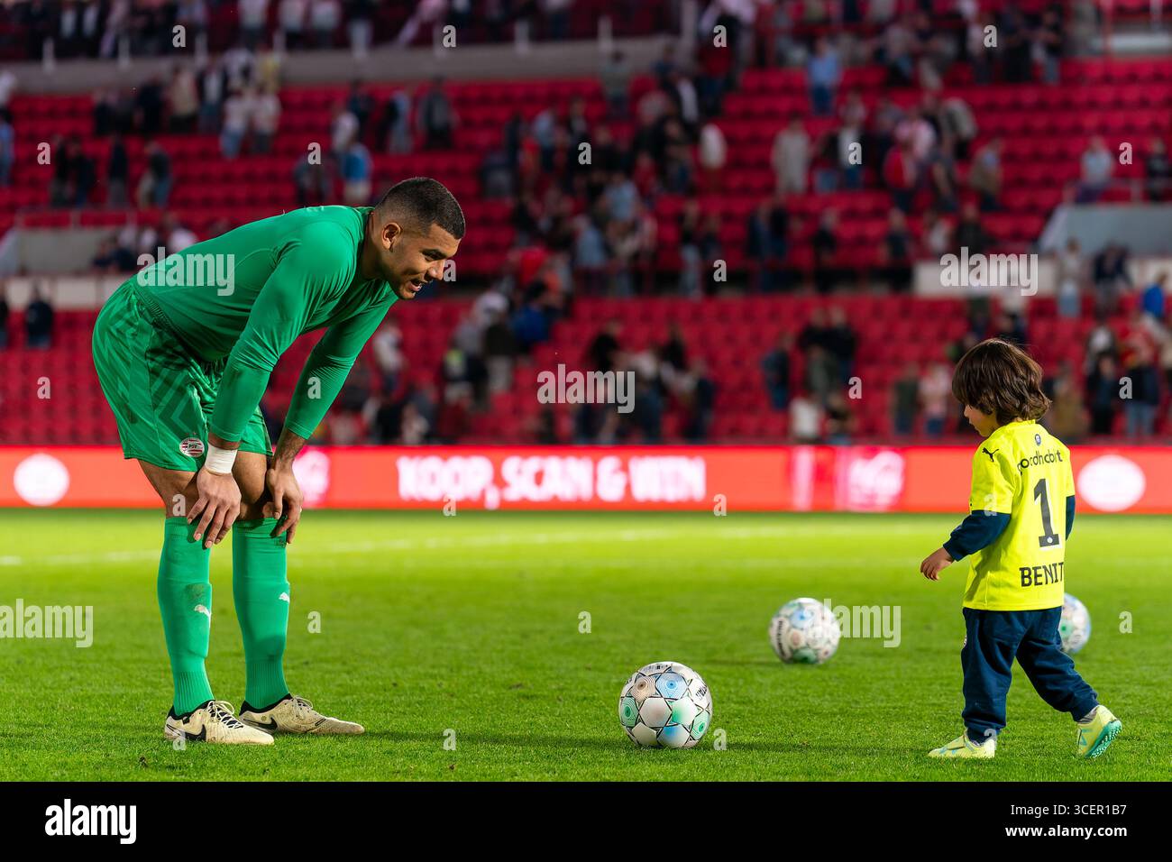 EINDHOVEN, NETHERLANDS - APRIL 6: Walter Benitez of PSV with his son ...