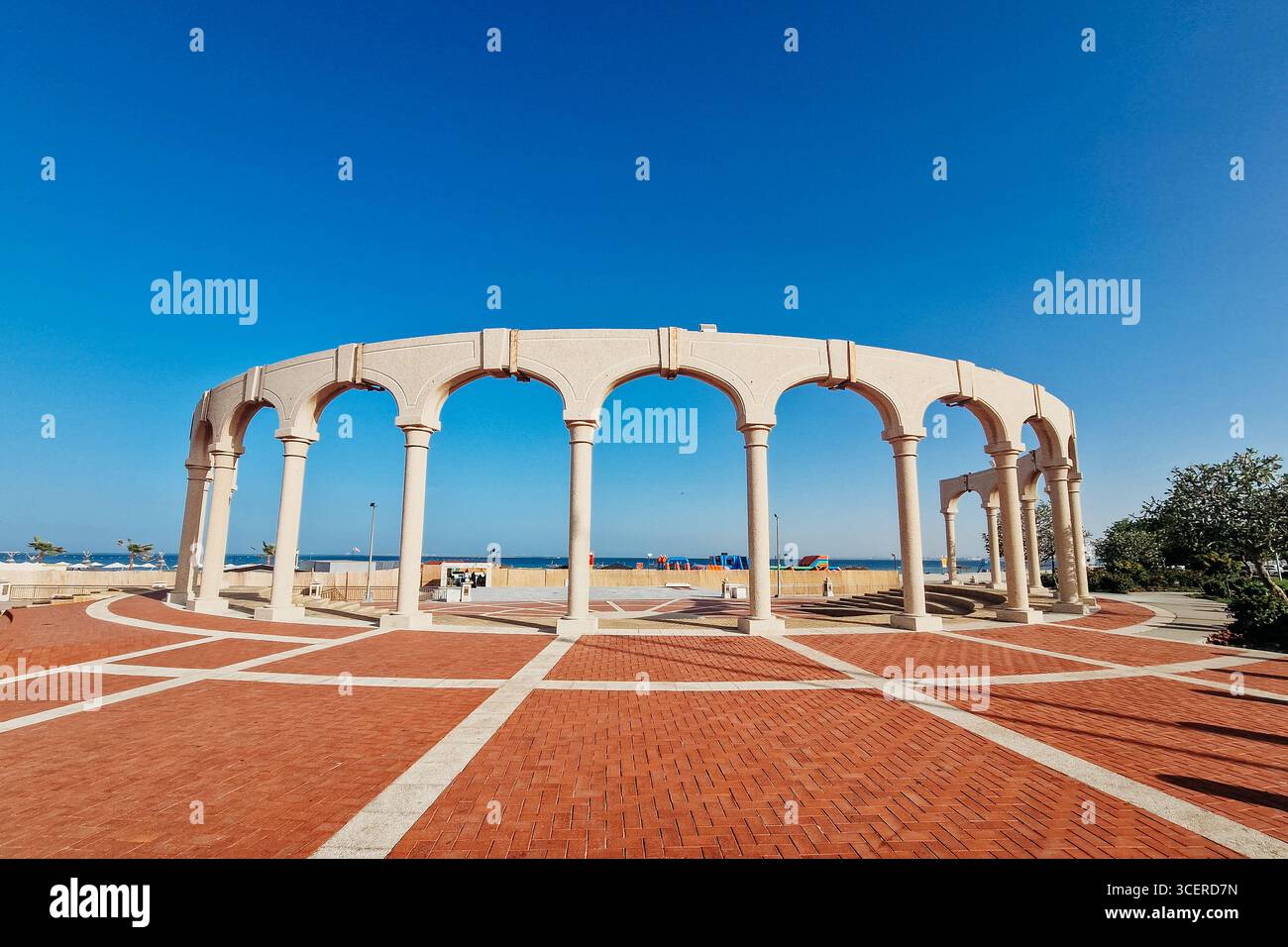 Scenic arched pavilion at Fanateer Corniche in Jubail, Saudi Arabia ...