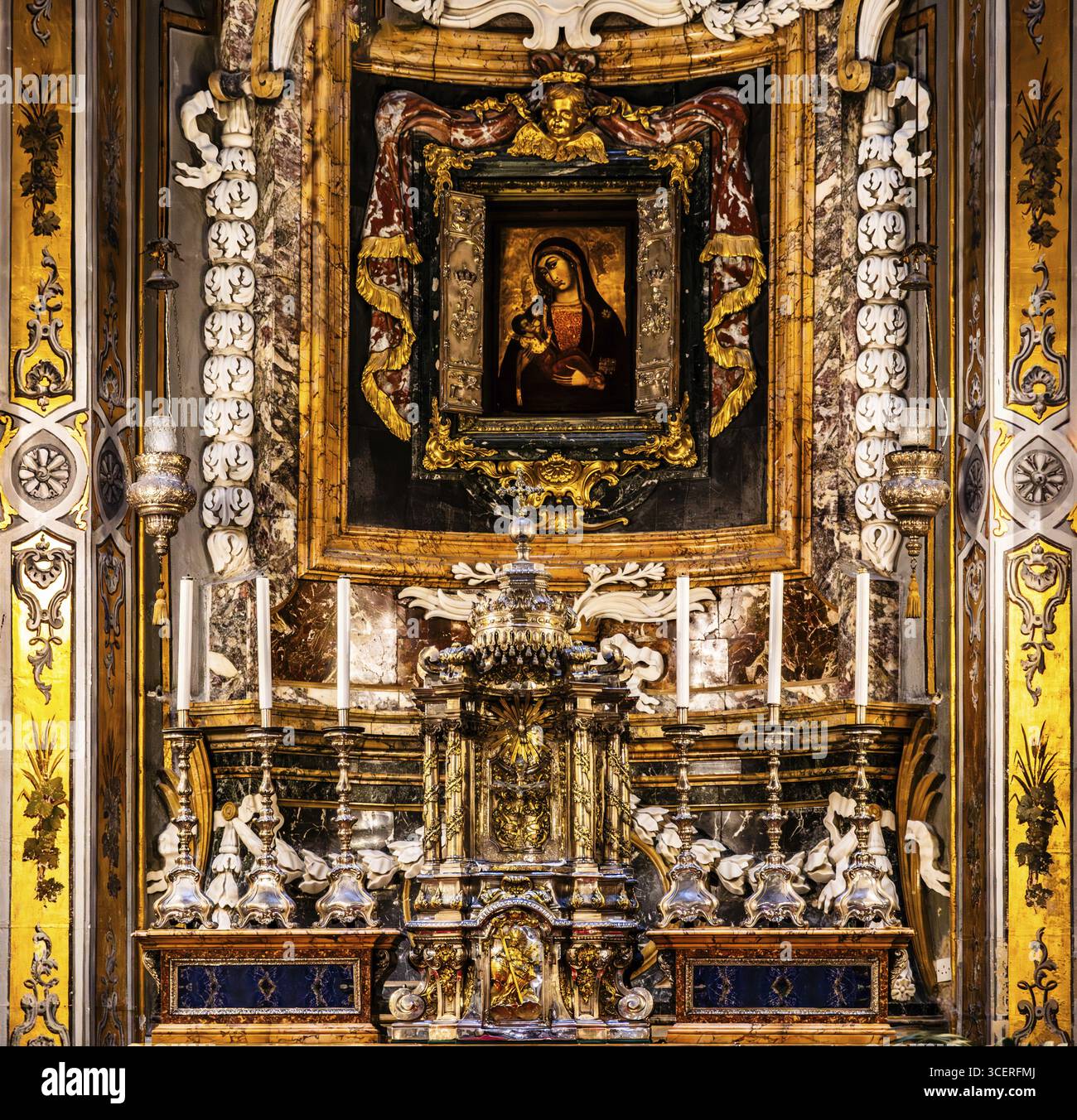 Chapel with important image of the Virgin Mary, St Paul's Cathedral ...