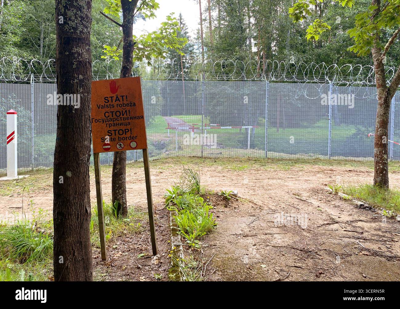 19 August 2025, Latvia, Zaborje: "Stop - state border" is written in ...