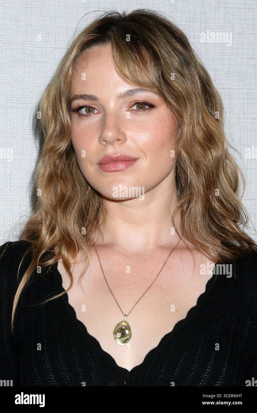 Cait Fairbanks at arrivals for THE YOUNG AND THE RESTLESS Fan Event ...