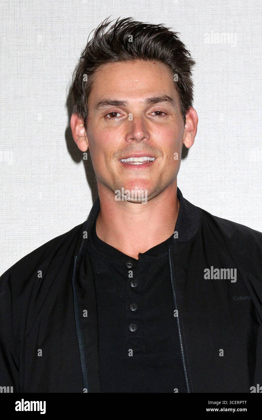 Mark Grossman at arrivals for THE YOUNG AND THE RESTLESS Fan Event, the ...