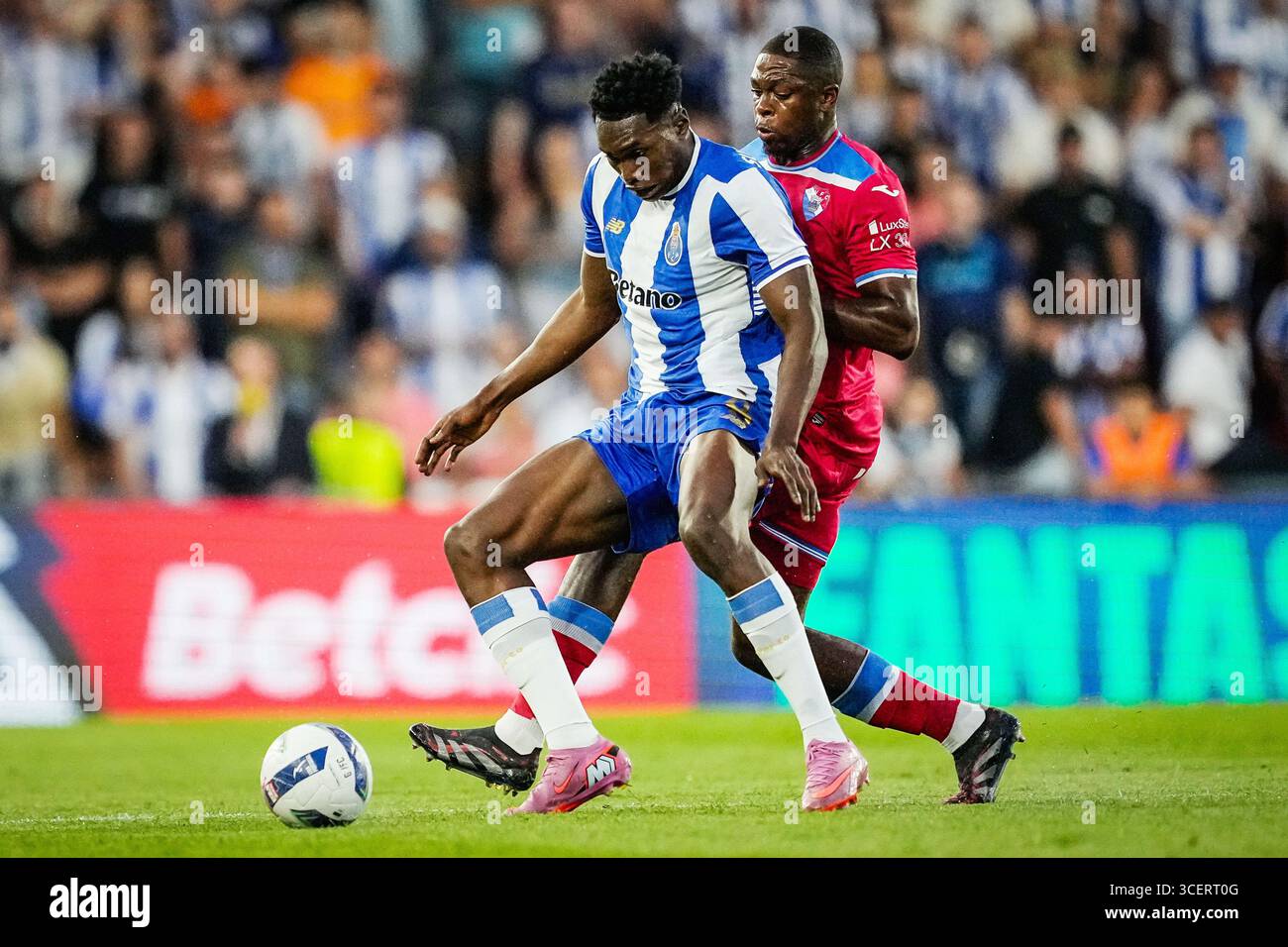 Gil vicente porto portugal hi-res stock photography and images - Alamy